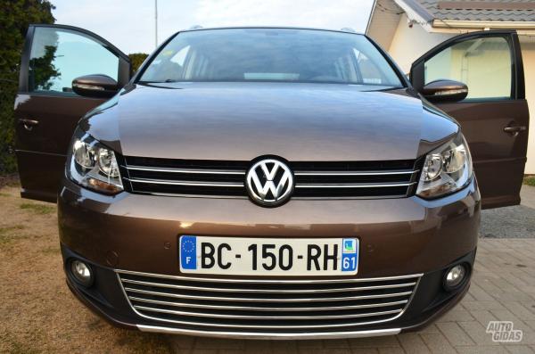 Brown Volkswagen Touran 2011 in Kaunas, with an engine capacity of 1.60 L and mileage of 230 thousand km for 6200 €, photo 4 on AUTOMOTO.COM.LV