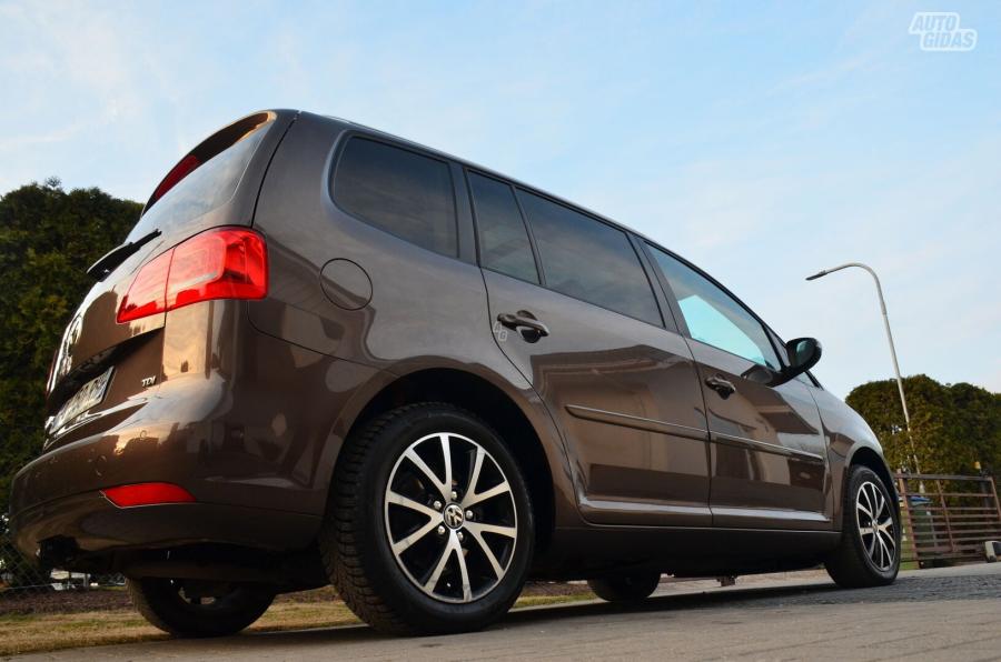 Brūns Volkswagen Touran 2011 Kauņa, ar dzinēja tilpumu 1.60 L un nobraukumu 230 tūkst. km par 6200 €, foto 13 vietnē AUTOMOTO.COM.LV
