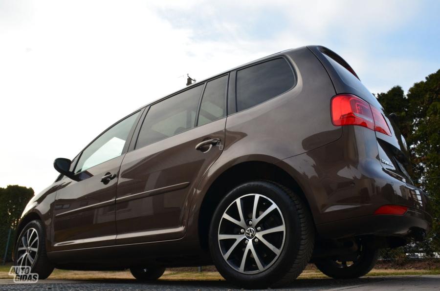 Brūns Volkswagen Touran 2011 Kauņa, ar dzinēja tilpumu 1.60 L un nobraukumu 230 tūkst. km par 6200 €, foto 16 vietnē AUTOMOTO.COM.LV