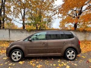 Brown Volkswagen Touran 2011 in Daugavpils, with an engine capacity of 1.60 L and mileage of 305 thousand km for 3500 €, photo  on AUTOMOTO.COM.LV