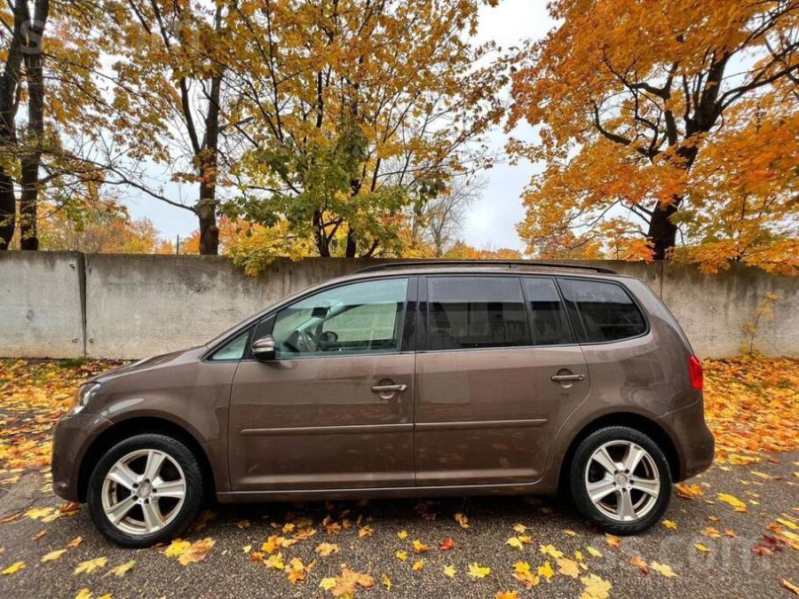 Brūns Volkswagen Touran 2011 Daugavpils, ar dzinēja tilpumu 1.60 L un nobraukumu 305 tūkst. km par 3500 €, foto 1 vietnē AUTOMOTO.COM.LV