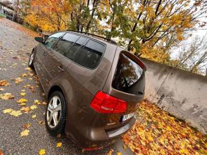 Brūns Volkswagen Touran 2011 Daugavpils, ar dzinēja tilpumu 1.60 L un nobraukumu 305 tūkst. km par 3500 €, foto 3 vietnē AUTOMOTO.COM.LV