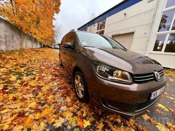 Brūns Volkswagen Touran 2011 Daugavpils, ar dzinēja tilpumu 1.60 L un nobraukumu 305 tūkst. km par 3500 €, foto 3 vietnē AUTOMOTO.COM.LV