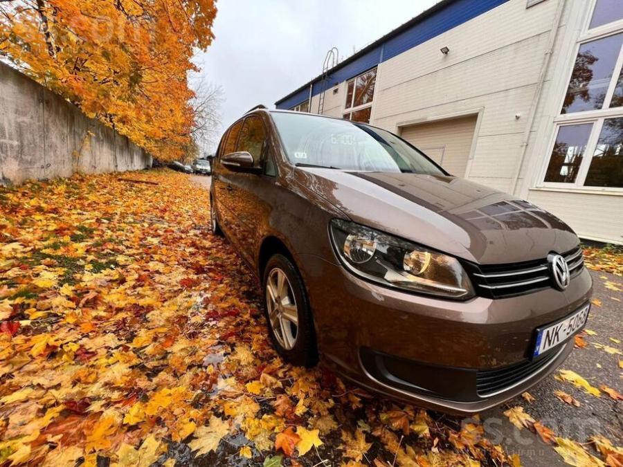 Brūns Volkswagen Touran 2011 Daugavpils, ar dzinēja tilpumu 1.60 L un nobraukumu 305 tūkst. km par 3500 €, foto 4 vietnē AUTOMOTO.COM.LV