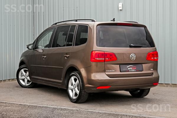 Brūns Volkswagen Touran 2011 Ogre, ar dzinēja tilpumu 1.60 L un nobraukumu 279 tūkst. km par 6700 €, foto 3 vietnē AUTOMOTO.COM.LV