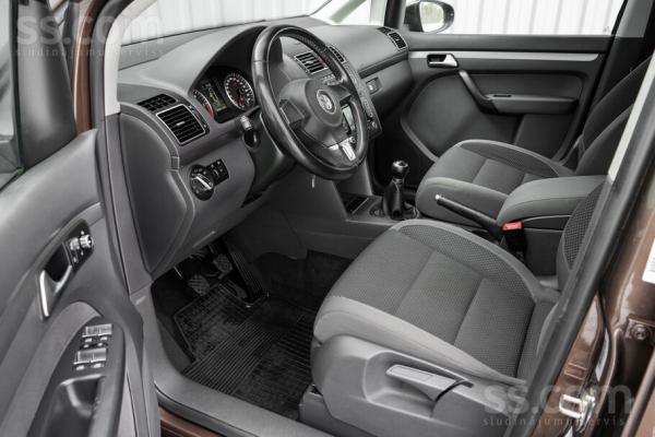 Brūns Volkswagen Touran 2011 Ogre, ar dzinēja tilpumu 1.60 L un nobraukumu 279 tūkst. km par 6700 €, foto 7 vietnē AUTOMOTO.COM.LV