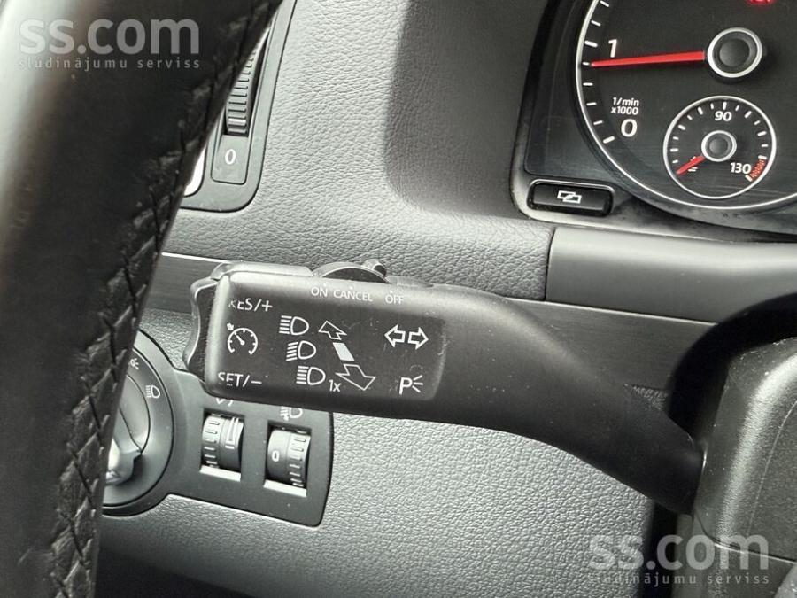 Brown Volkswagen Touran 2011 in Ludza, with an engine capacity of 1.60 L and mileage of 235 thousand km for 6450 €, photo 9 on AUTOMOTO.COM.LV