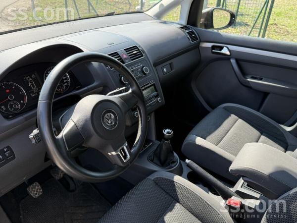 Brown Volkswagen Touran 2011 in Ludza, with an engine capacity of 1.60 L and mileage of 235 thousand km for 6450 €, photo 7 on AUTOMOTO.COM.LV