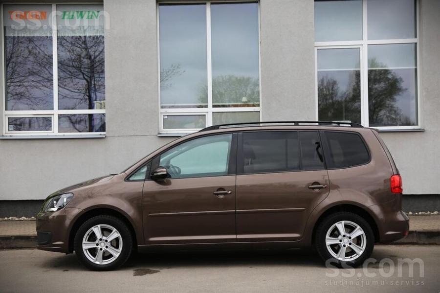 Brown Volkswagen Touran 2011 in Riga, with an engine capacity of 1.60 L and mileage of 305 thousand km for 4495 €, photo 3 on AUTOMOTO.COM.LV