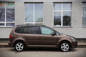 Brown Volkswagen Touran 2011 in Riga, with an engine capacity of 1.60 L and mileage of 305 thousand km for 4495 €, photo 4 on AUTOMOTO.COM.LV