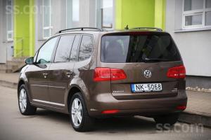 Brown Volkswagen Touran 2011 in Riga, with an engine capacity of 1.60 L and mileage of 305 thousand km for 4495 €, photo 6 on AUTOMOTO.COM.LV