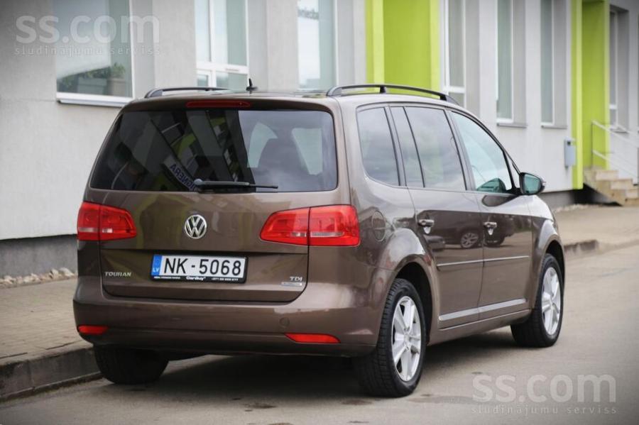 Brown Volkswagen Touran 2011 in Riga, with an engine capacity of 1.60 L and mileage of 305 thousand km for 4495 €, photo 7 on AUTOMOTO.COM.LV