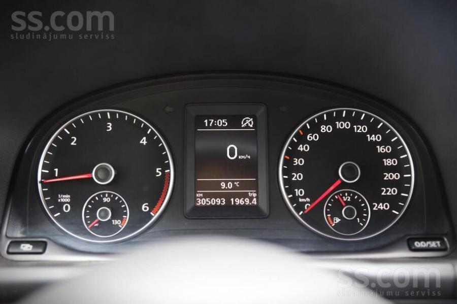 Brown Volkswagen Touran 2011 in Riga, with an engine capacity of 1.60 L and mileage of 305 thousand km for 4495 €, photo 8 on AUTOMOTO.COM.LV