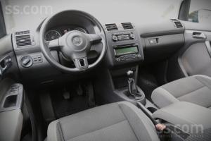Brown Volkswagen Touran 2011 in Riga, with an engine capacity of 1.60 L and mileage of 305 thousand km for 4495 €, photo 9 on AUTOMOTO.COM.LV