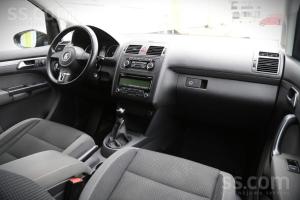 Brown Volkswagen Touran 2011 in Riga, with an engine capacity of 1.60 L and mileage of 305 thousand km for 4495 €, photo 11 on AUTOMOTO.COM.LV