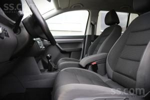 Brown Volkswagen Touran 2011 in Riga, with an engine capacity of 1.60 L and mileage of 305 thousand km for 4495 €, photo 13 on AUTOMOTO.COM.LV
