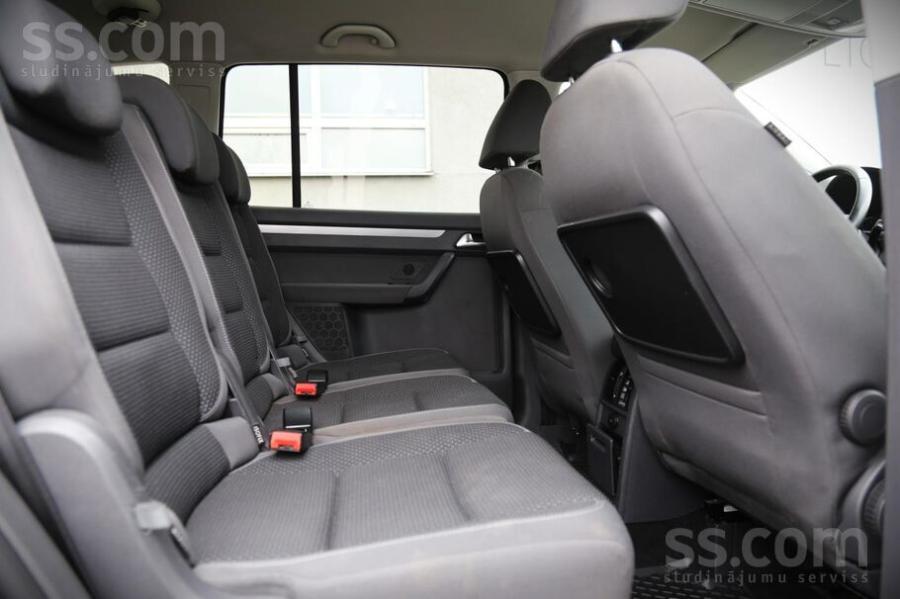 Brown Volkswagen Touran 2011 in Riga, with an engine capacity of 1.60 L and mileage of 305 thousand km for 4495 €, photo 15 on AUTOMOTO.COM.LV