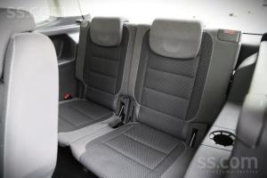 Brown Volkswagen Touran 2011 in Riga, with an engine capacity of 1.60 L and mileage of 305 thousand km for 4495 €, photo 17 on AUTOMOTO.COM.LV