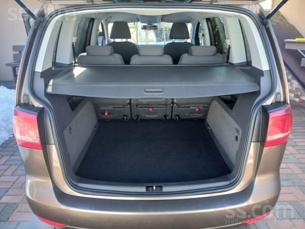 Brūns Volkswagen Touran 2011 Daugavpils, ar dzinēja tilpumu 2.00 L un nobraukumu 242 tūkst. km par 7300 €, foto 5 vietnē AUTOMOTO.COM.LV