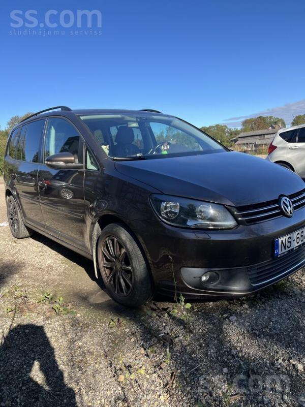 Brown Volkswagen Touran 2011 in Jekabpils, with an engine capacity of 1.60 L and mileage of 262 thousand km for 4500 €, photo 2 on AUTOMOTO.COM.LV