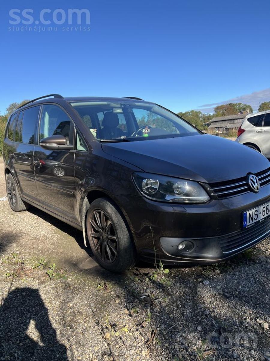 Brown Volkswagen Touran 2011 in Jekabpils, with an engine capacity of 1.60 L and mileage of 262 thousand km for 4500 €, photo 3 on AUTOMOTO.COM.LV