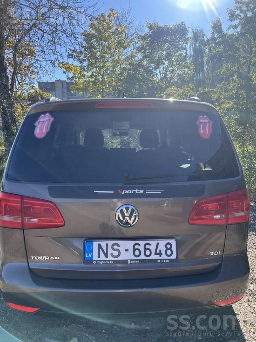 Brown Volkswagen Touran 2011 in Jekabpils, with an engine capacity of 1.60 L and mileage of 262 thousand km for 4500 €, photo 5 on AUTOMOTO.COM.LV