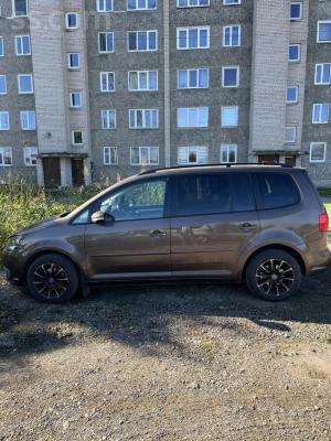 Brown Volkswagen Touran 2011 in Jekabpils, with an engine capacity of 1.60 L and mileage of 262 thousand km for 4500 €, photo 6 on AUTOMOTO.COM.LV