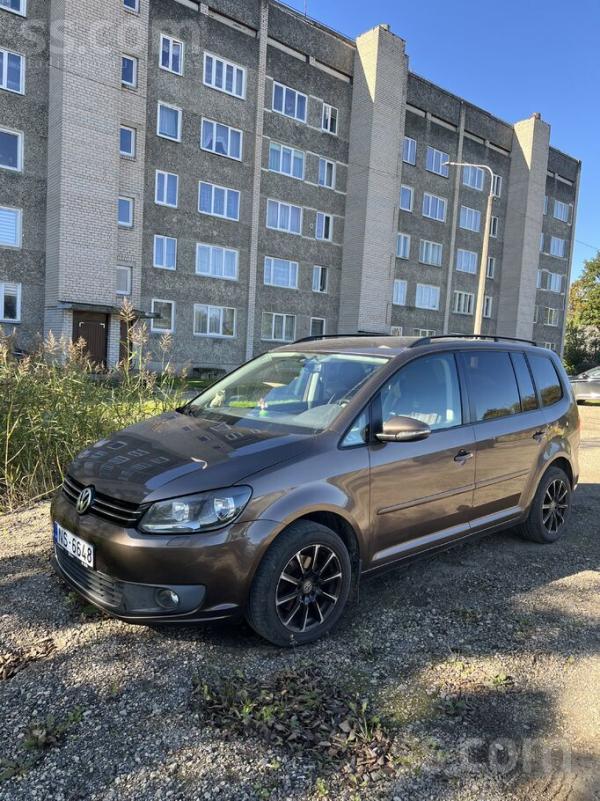 Brown Volkswagen Touran 2011 in Jekabpils, with an engine capacity of 1.60 L and mileage of 262 thousand km for 4500 €, photo 6 on AUTOMOTO.COM.LV