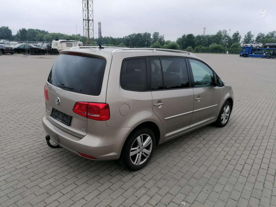 Brūns Volkswagen Touran 2011 Marijampole, ar dzinēja tilpumu 1.40 L un nobraukumu 215 tūkst. km par 3950 €, foto 6 vietnē AUTOMOTO.COM.LV