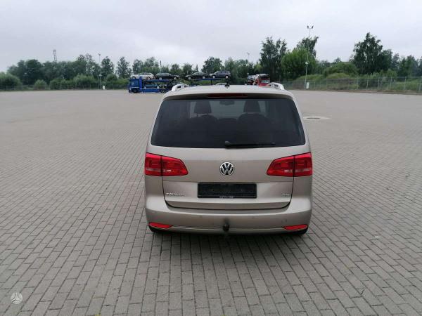 Brown Volkswagen Touran 2011 in Marijampole, with an engine capacity of 1.40 L and mileage of 215 thousand km for 3950 €, photo 6 on AUTOMOTO.COM.LV