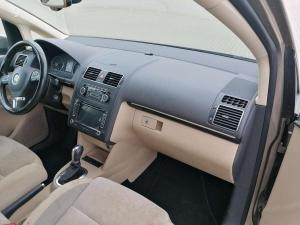 Brūns Volkswagen Touran 2011 Marijampole, ar dzinēja tilpumu 1.40 L un nobraukumu 215 tūkst. km par 3950 €, foto 11 vietnē AUTOMOTO.COM.LV