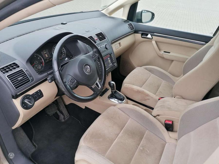 Brūns Volkswagen Touran 2011 Marijampole, ar dzinēja tilpumu 1.40 L un nobraukumu 215 tūkst. km par 3950 €, foto 14 vietnē AUTOMOTO.COM.LV