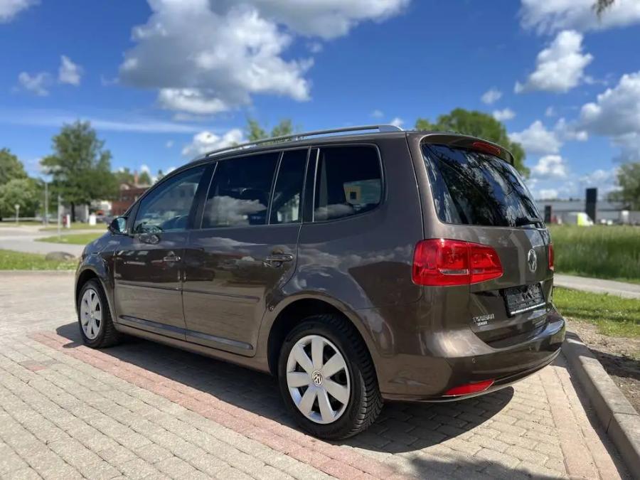 Brūns Volkswagen Touran 2011 Cēsis, ar dzinēja tilpumu 1.40 L un nobraukumu 223 tūkst. km par 6500 €, foto 6 vietnē AUTOMOTO.COM.LV