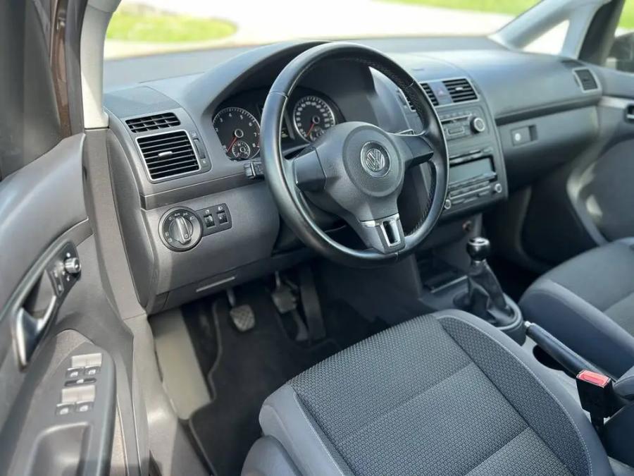 Brūns Volkswagen Touran 2011 Cēsis, ar dzinēja tilpumu 1.40 L un nobraukumu 223 tūkst. km par 6500 €, foto 10 vietnē AUTOMOTO.COM.LV