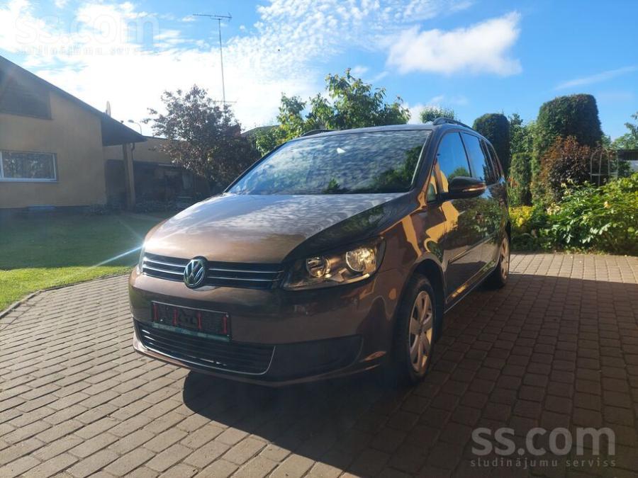 Brūns Volkswagen Touran 2011 Cēsis, ar dzinēja tilpumu 1.60 L un nobraukumu 230 tūkst. km par 6950 €, foto 1 vietnē AUTOMOTO.COM.LV