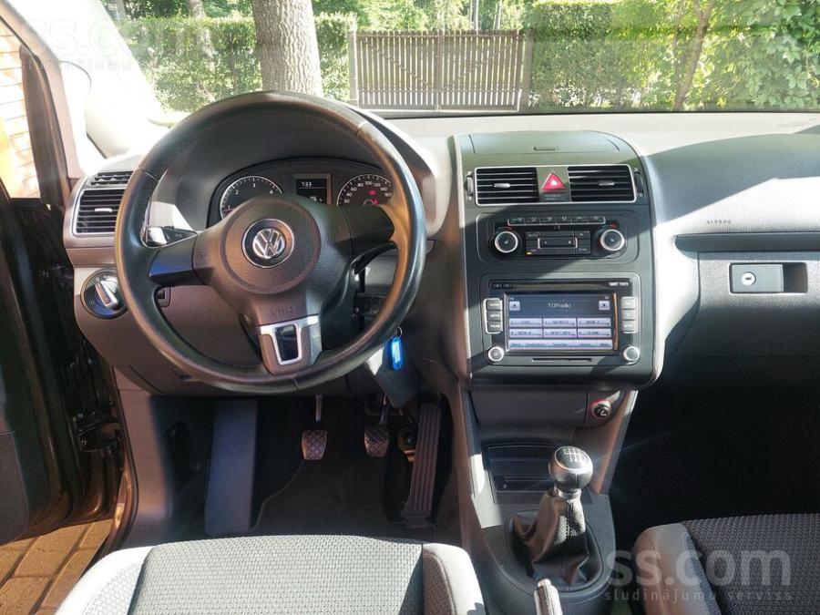 Brūns Volkswagen Touran 2011 Cēsis, ar dzinēja tilpumu 1.60 L un nobraukumu 230 tūkst. km par 6950 €, foto 6 vietnē AUTOMOTO.COM.LV