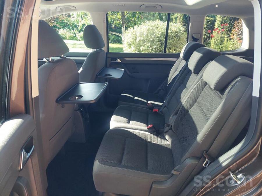 Brūns Volkswagen Touran 2011 Cēsis, ar dzinēja tilpumu 1.60 L un nobraukumu 230 tūkst. km par 6950 €, foto 8 vietnē AUTOMOTO.COM.LV