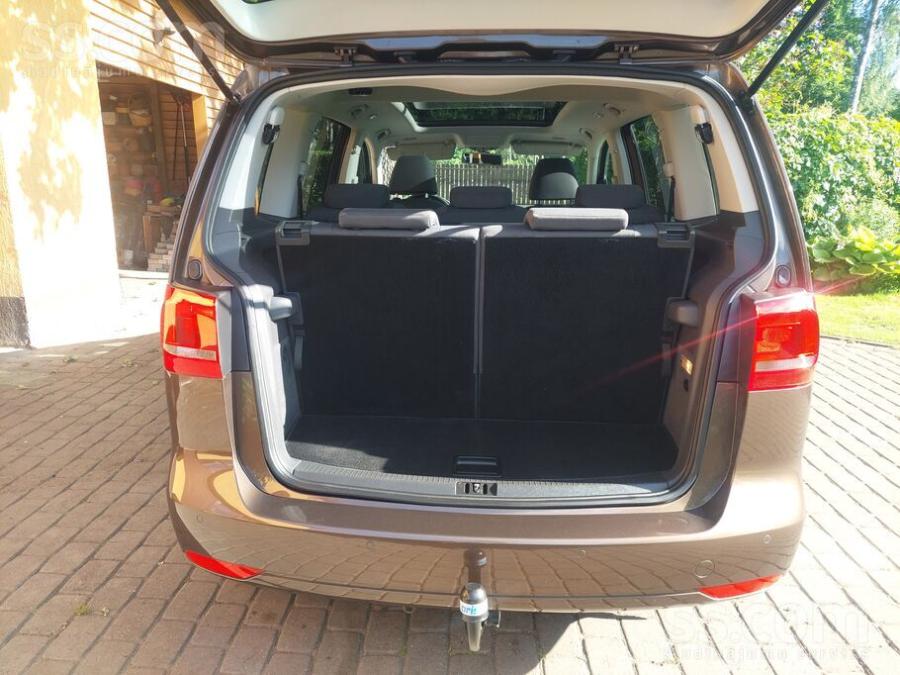 Brūns Volkswagen Touran 2011 Cēsis, ar dzinēja tilpumu 1.60 L un nobraukumu 230 tūkst. km par 6950 €, foto 16 vietnē AUTOMOTO.COM.LV