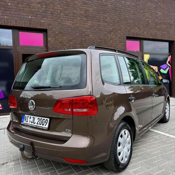 Brown Volkswagen Touran 2011 in Kaisiadorys, with an engine capacity of 1.60 L and mileage of 264 thousand km for 5450 €, photo 7 on AUTOMOTO.COM.LV