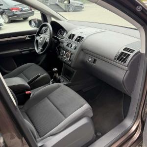 Brūns Volkswagen Touran 2011 Kaišiadorys, ar dzinēja tilpumu 1.60 L un nobraukumu 264 tūkst. km par 5450 €, foto 30 vietnē AUTOMOTO.COM.LV