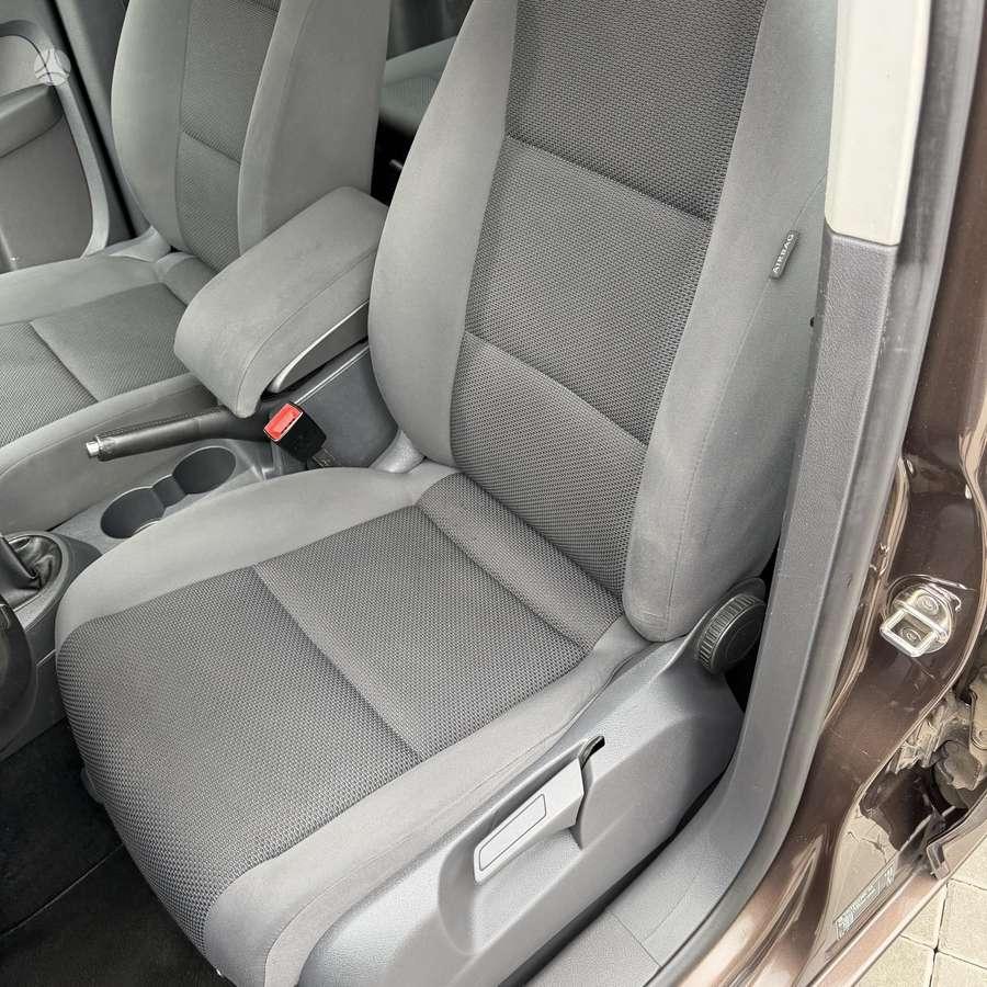 Brūns Volkswagen Touran 2011 Kaišiadorys, ar dzinēja tilpumu 1.60 L un nobraukumu 264 tūkst. km par 5450 €, foto 32 vietnē AUTOMOTO.COM.LV