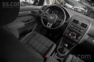 Brown Volkswagen Touran 2011 in Riga, with an engine capacity of 1.60 L and mileage of 272 thousand km for 6990 €, photo 8 on AUTOMOTO.COM.LV