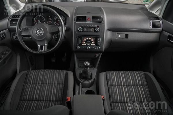 Brown Volkswagen Touran 2011 in Riga, with an engine capacity of 1.60 L and mileage of 272 thousand km for 6990 €, photo 8 on AUTOMOTO.COM.LV