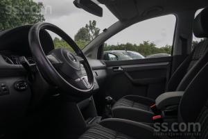 Brown Volkswagen Touran 2011 in Riga, with an engine capacity of 1.60 L and mileage of 272 thousand km for 6990 €, photo 11 on AUTOMOTO.COM.LV