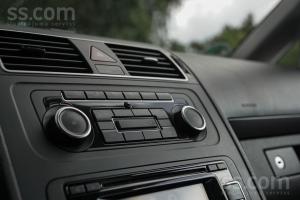 Brown Volkswagen Touran 2011 in Riga, with an engine capacity of 1.60 L and mileage of 272 thousand km for 6990 €, photo 16 on AUTOMOTO.COM.LV