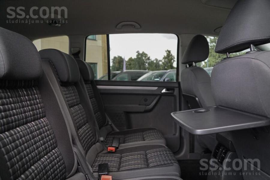 Brown Volkswagen Touran 2011 in Riga, with an engine capacity of 1.60 L and mileage of 272 thousand km for 6990 €, photo 17 on AUTOMOTO.COM.LV