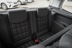 Brown Volkswagen Touran 2011 in Riga, with an engine capacity of 1.60 L and mileage of 272 thousand km for 6990 €, photo 18 on AUTOMOTO.COM.LV