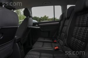 Brown Volkswagen Touran 2011 in Riga, with an engine capacity of 1.60 L and mileage of 272 thousand km for 6990 €, photo 19 on AUTOMOTO.COM.LV