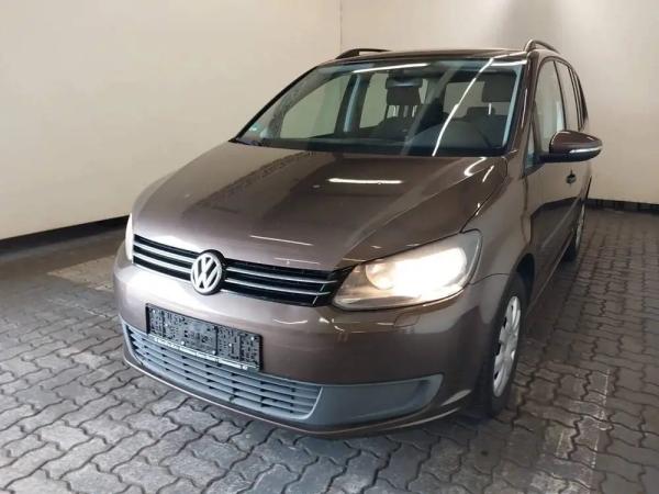 Brown Volkswagen Touran 2011 in Limbazi, with an engine capacity of 1.40 L and mileage of 280 thousand km for 5750 €, photo 1 on AUTOMOTO.COM.LV
