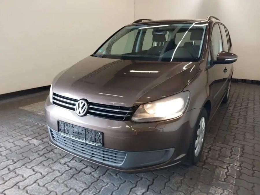Brown Volkswagen Touran 2011 in Limbazi, with an engine capacity of 1.40 L and mileage of 280 thousand km for 5750 €, photo 1 on AUTOMOTO.COM.LV